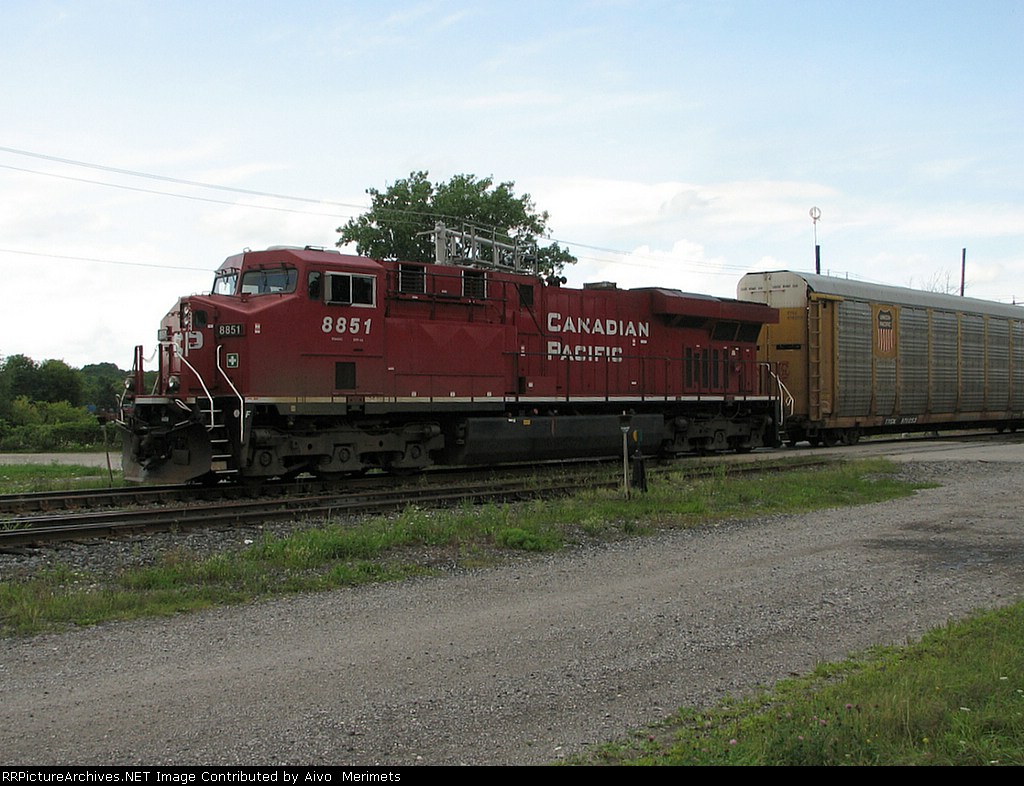 CP 8851 at Woodstock